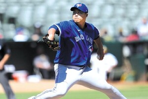 Korean Pitching Sensation Ryu Hyun-jin Set to Face MLB's Best Pitcher ...